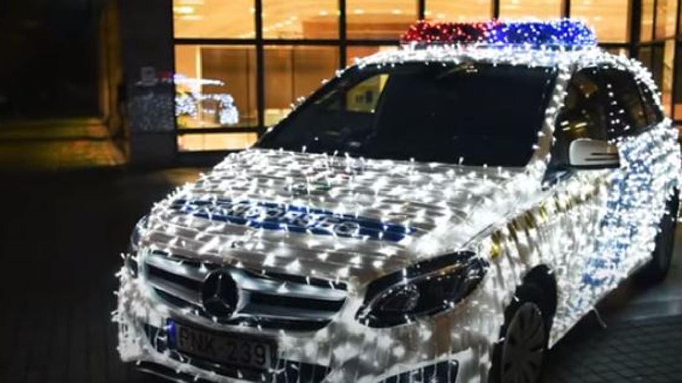 Több ezer led égő díszíti az idei budapesti mikulás-rendőrautót (videó)