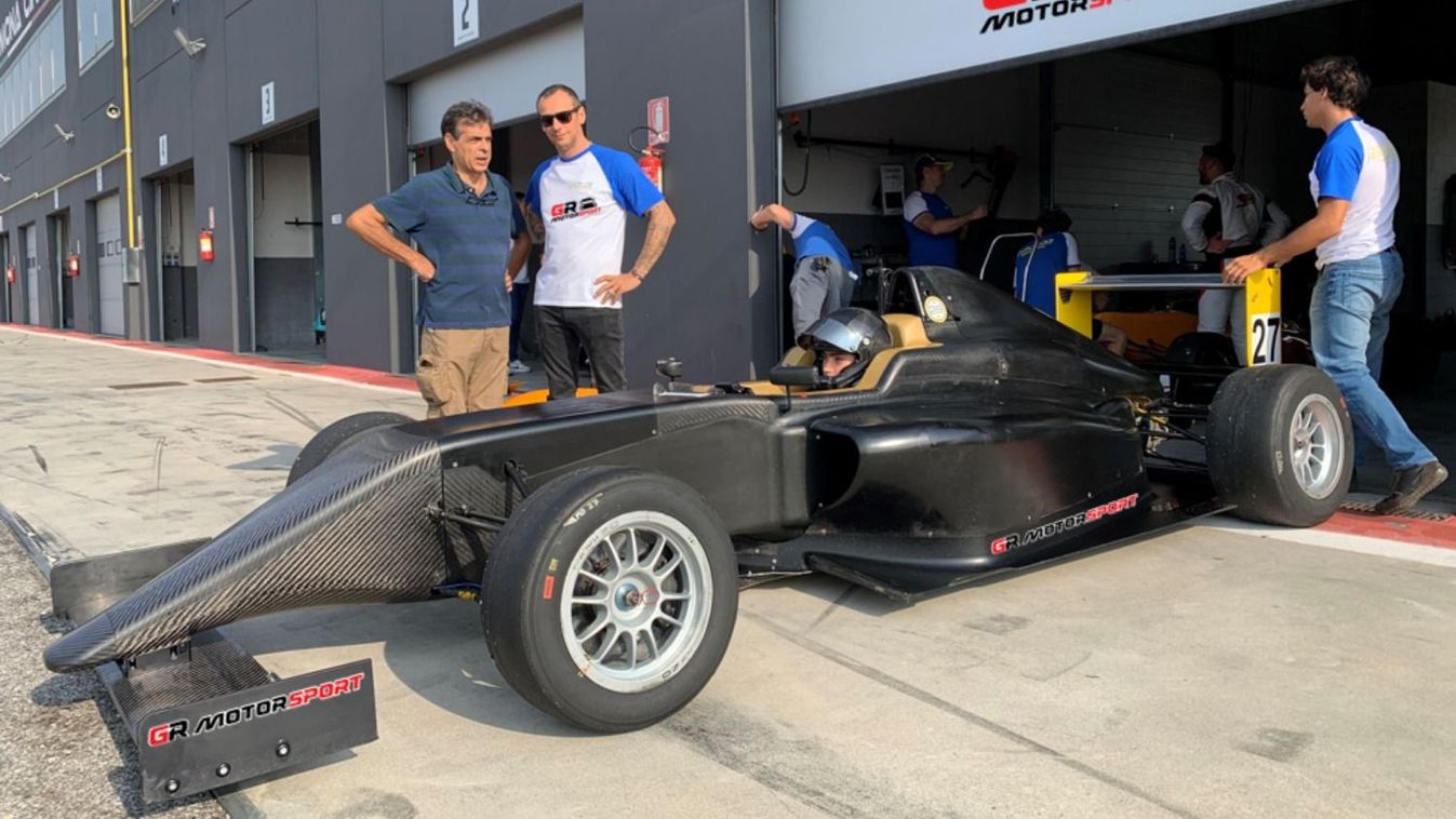 Hideg Ádám Formula–4-es autót tesztelt Cremonában