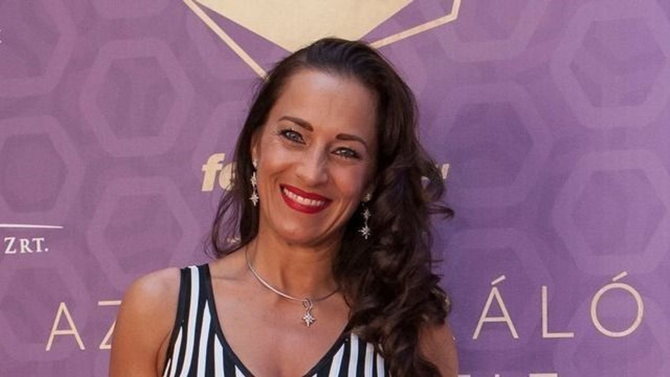SONLINE - Örömhírt osztott meg Fésűs Nelly: nagymama lesz