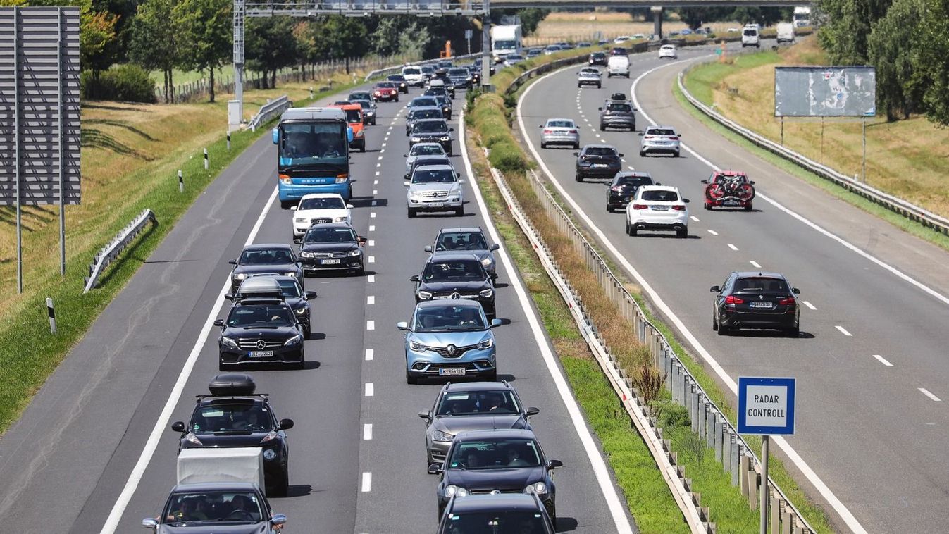 Hármas karambol miatt torlódás várható az M7-esen Budapest felé