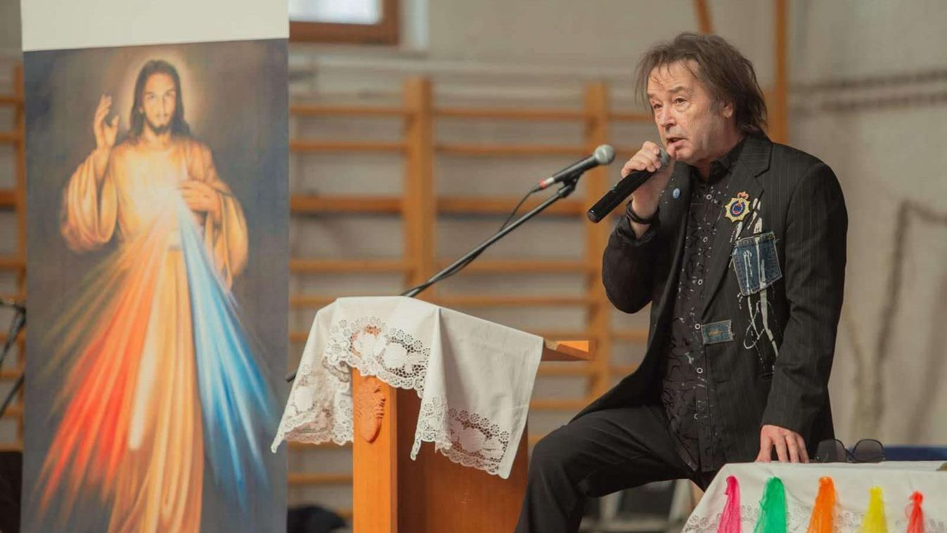 Szikora Robi bevallotta, hogyan tért meg