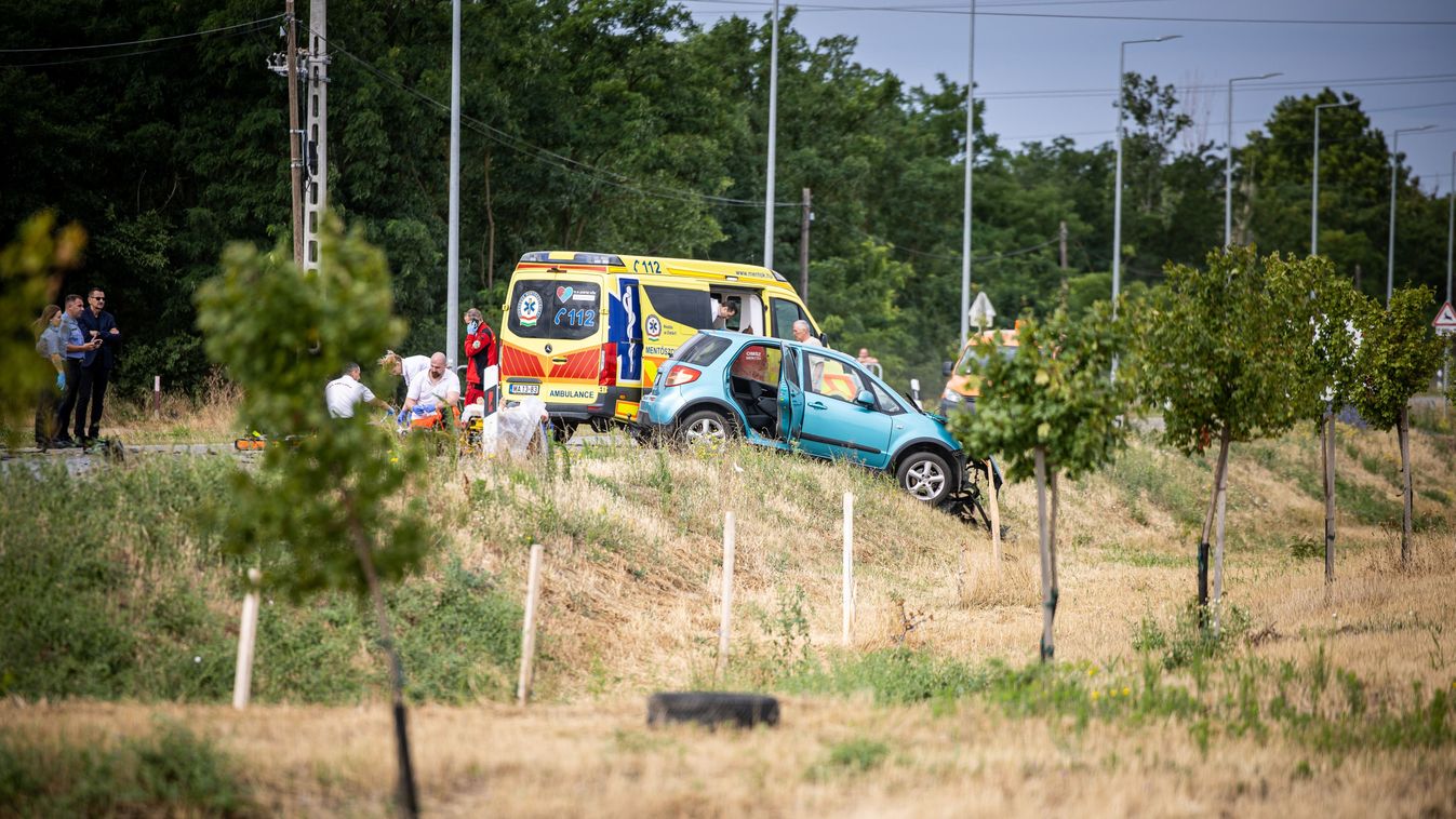 Két autó ütközött a 76-oson – mentő és tűzoltó a helyszínen