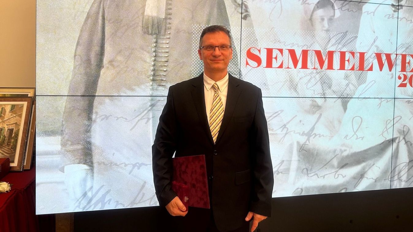 Semmelweis-nap nap alkalmából kitüntették a kaposvári professzort.