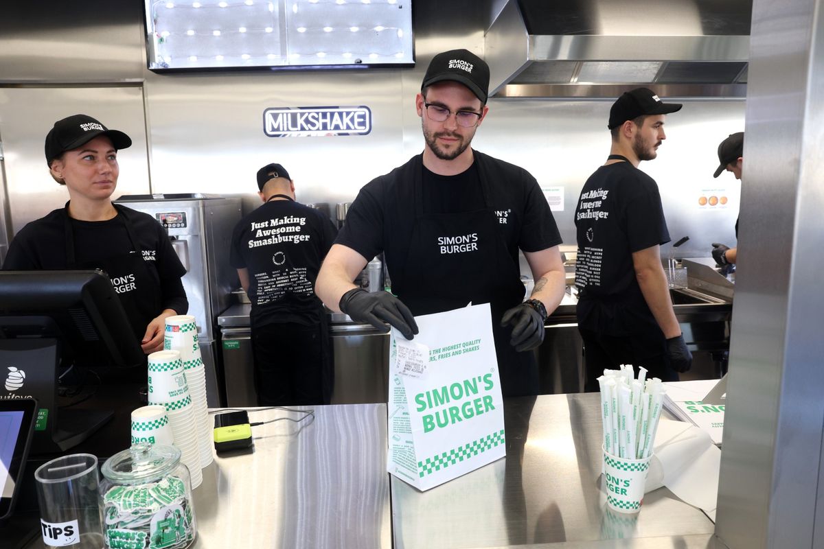 Magyarország egyik legszebb Simon’s Burgere hatalmas meglepetésekkel ...