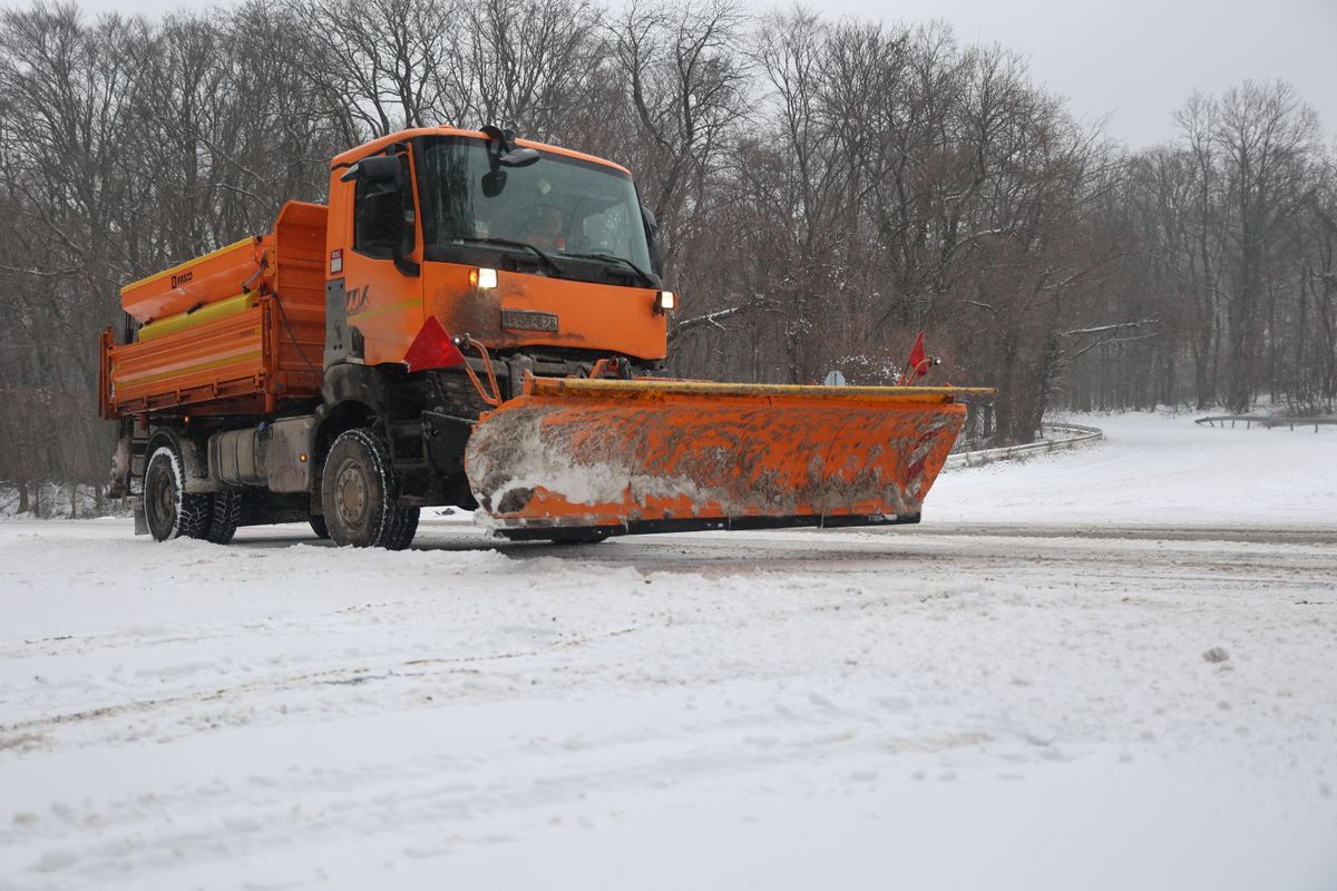 Téli üzemmódra kapcsolt a Közút