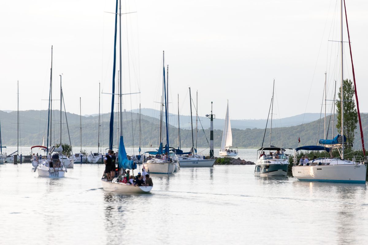 Vízi nyaraló a Balatonon: Árak és hajóméretek