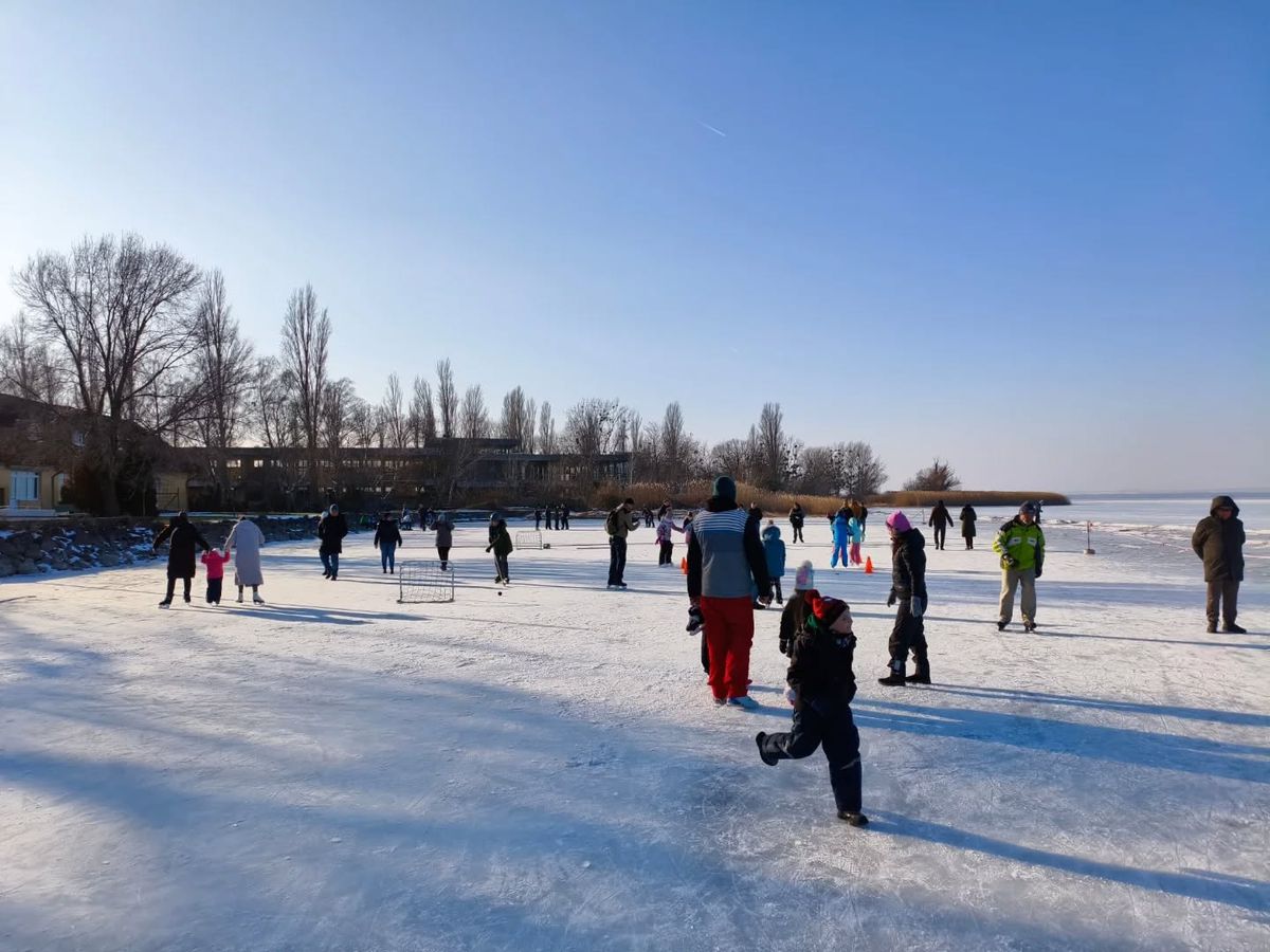Balaton a jégen: Jeges Sokadalom Balatonberényben