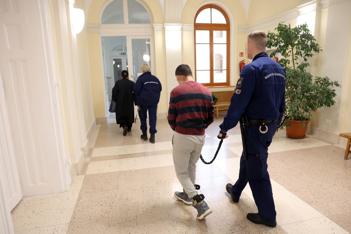 Emberöléssel vádolják a 18 éves istvándi fiút.